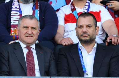 Bakan Bak, UEFA Gençlik Ligi'nde ikinci olan Trabzonspor'u kutladı
