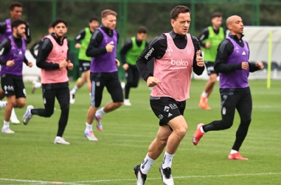 Beşiktaş, Fenerbahçe için durmuyor